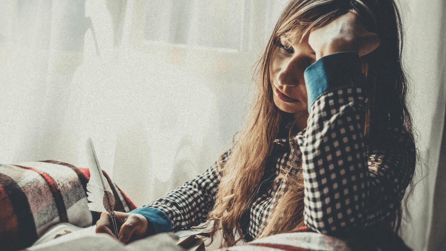 Imposter Syndrome and Writers: 10 Common Ways It Holds Back Your Writing